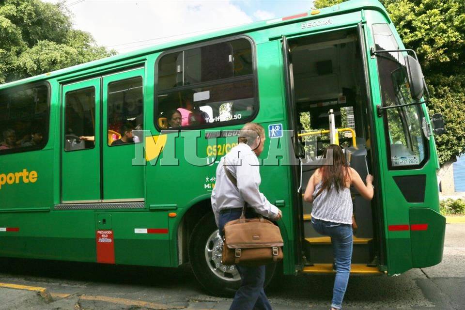 Descartan aumento al transporte público este año